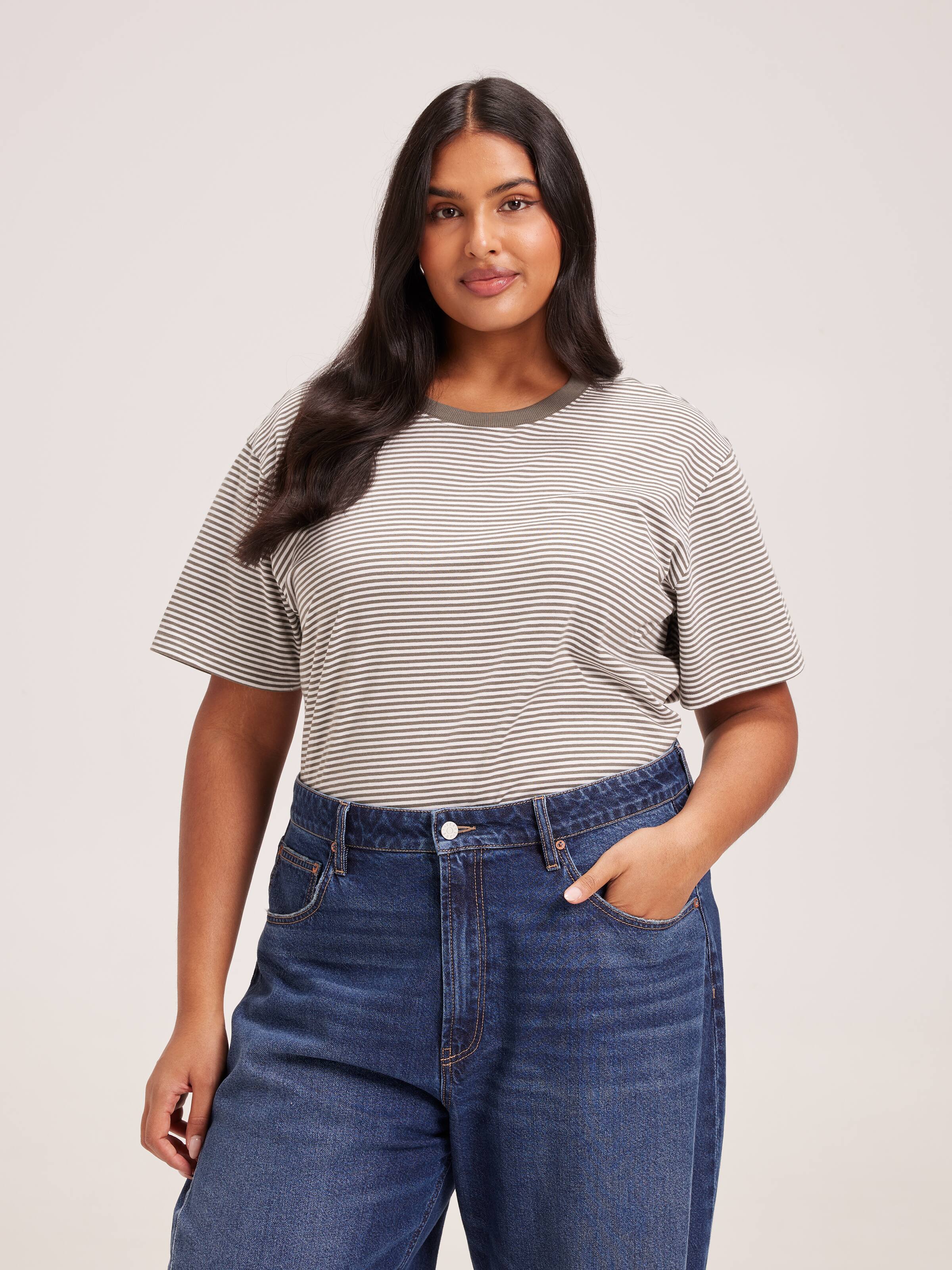 Curve Everyday Regular Tee - Just Jeans Online