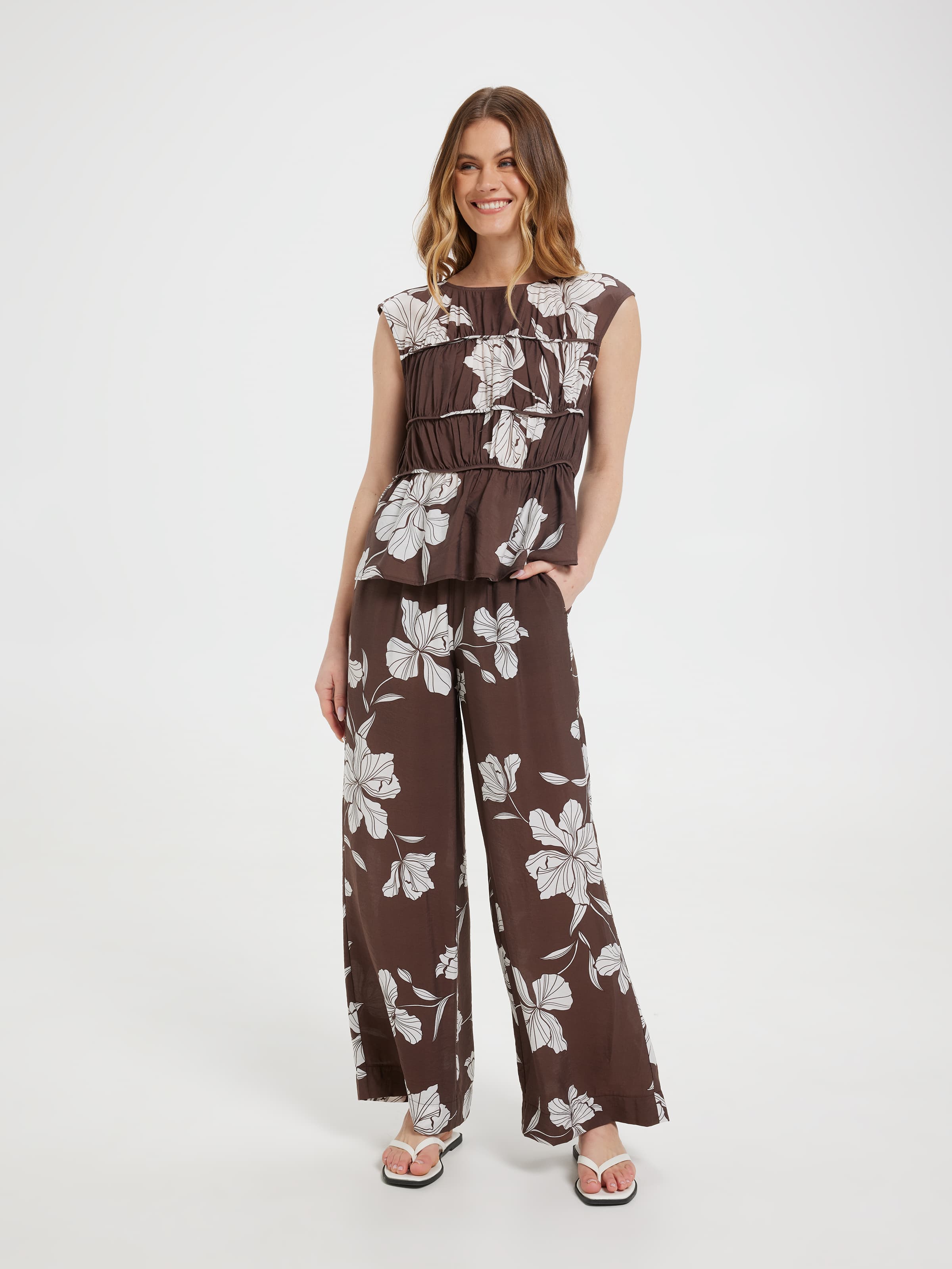 Molly High Rise Soft Wide Leg Fudge Outline Floral - Just Jeans Online